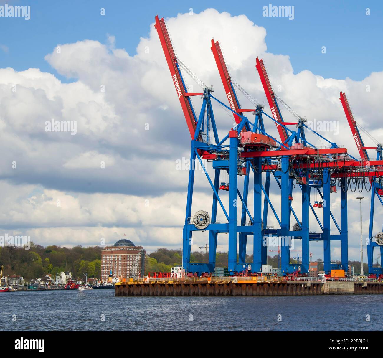 Empty terminal hi-res stock photography and images - Alamy