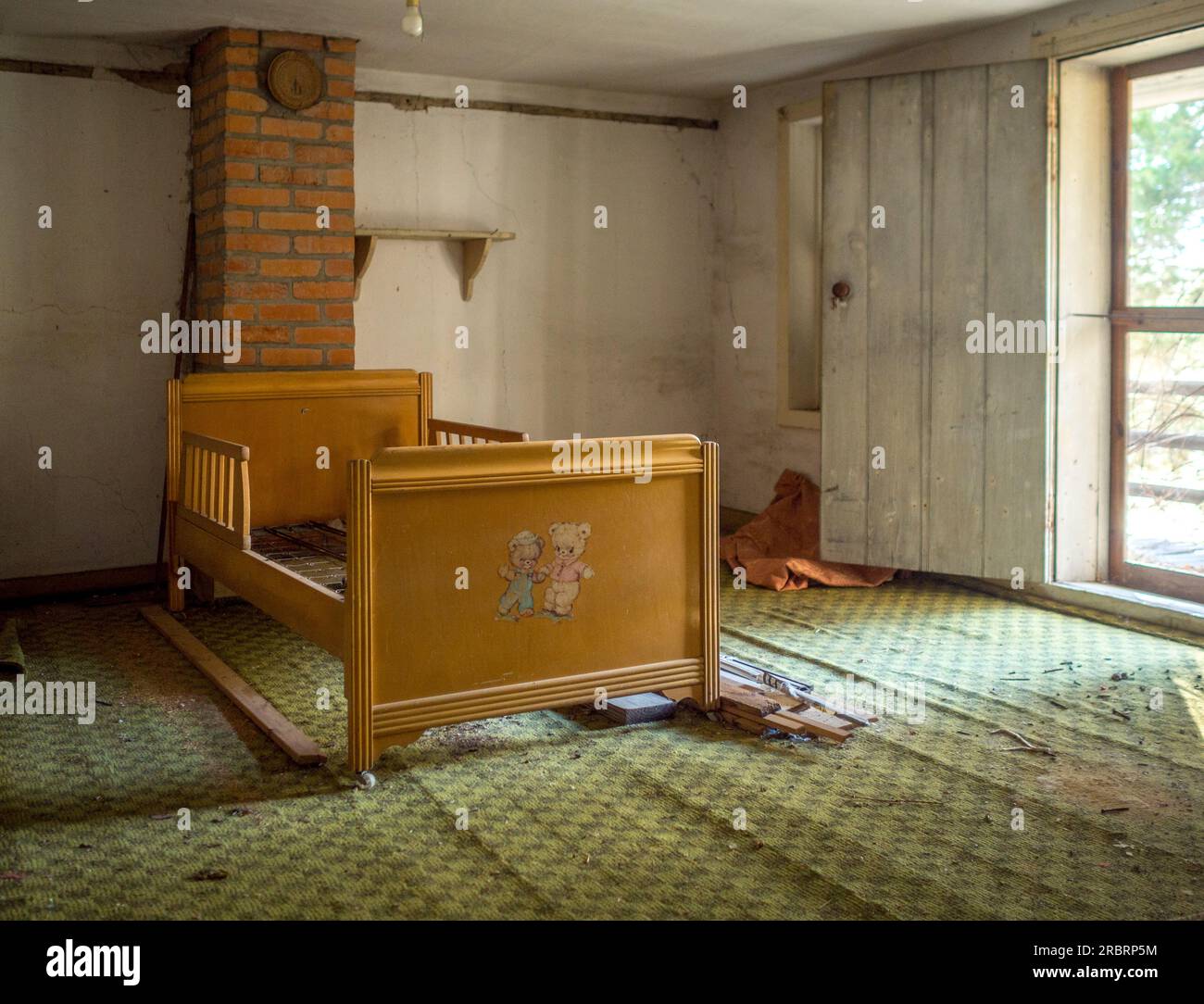 Abandoned baby hi-res stock photography and images - Alamy