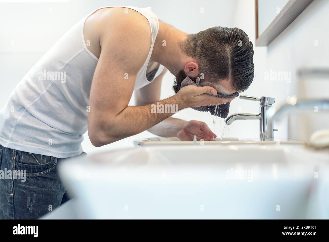 Face cloth basin hi-res stock photography and images - Alamy