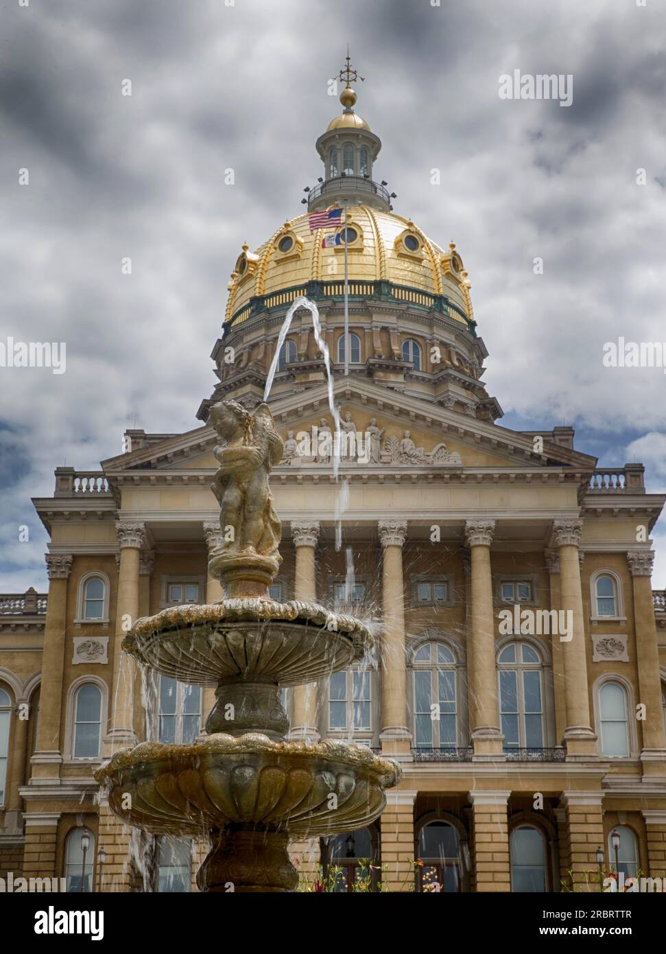 The Iowa State Capitol is the state capitol building of the U.S. state ...