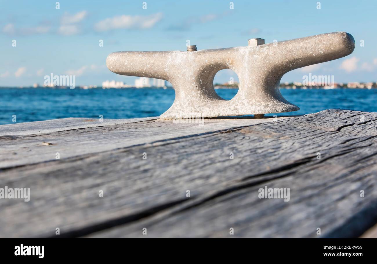 Boat docking point at the end of a pier Stock Photo - Alamy