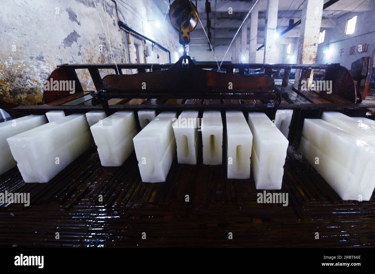 Ice tank hi-res stock photography and images - Alamy