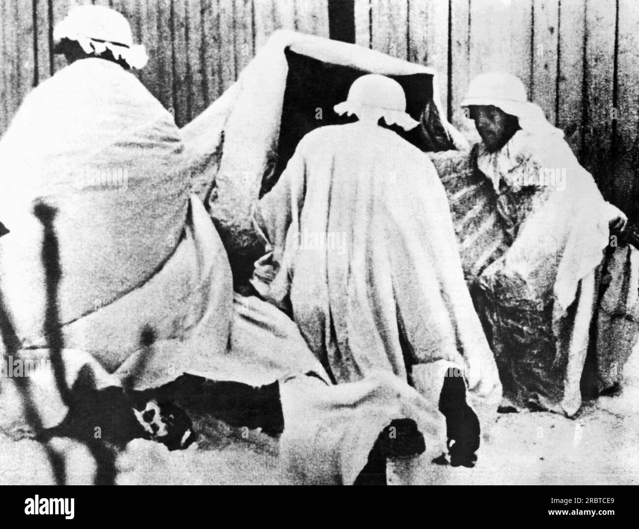 Russia: January, 1942 A Nazi gun crew swathed in blankets taken from ...