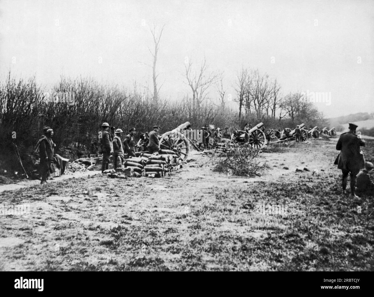 Western Front, Europe: May 25, 1918 A battery of British howitzers in ...