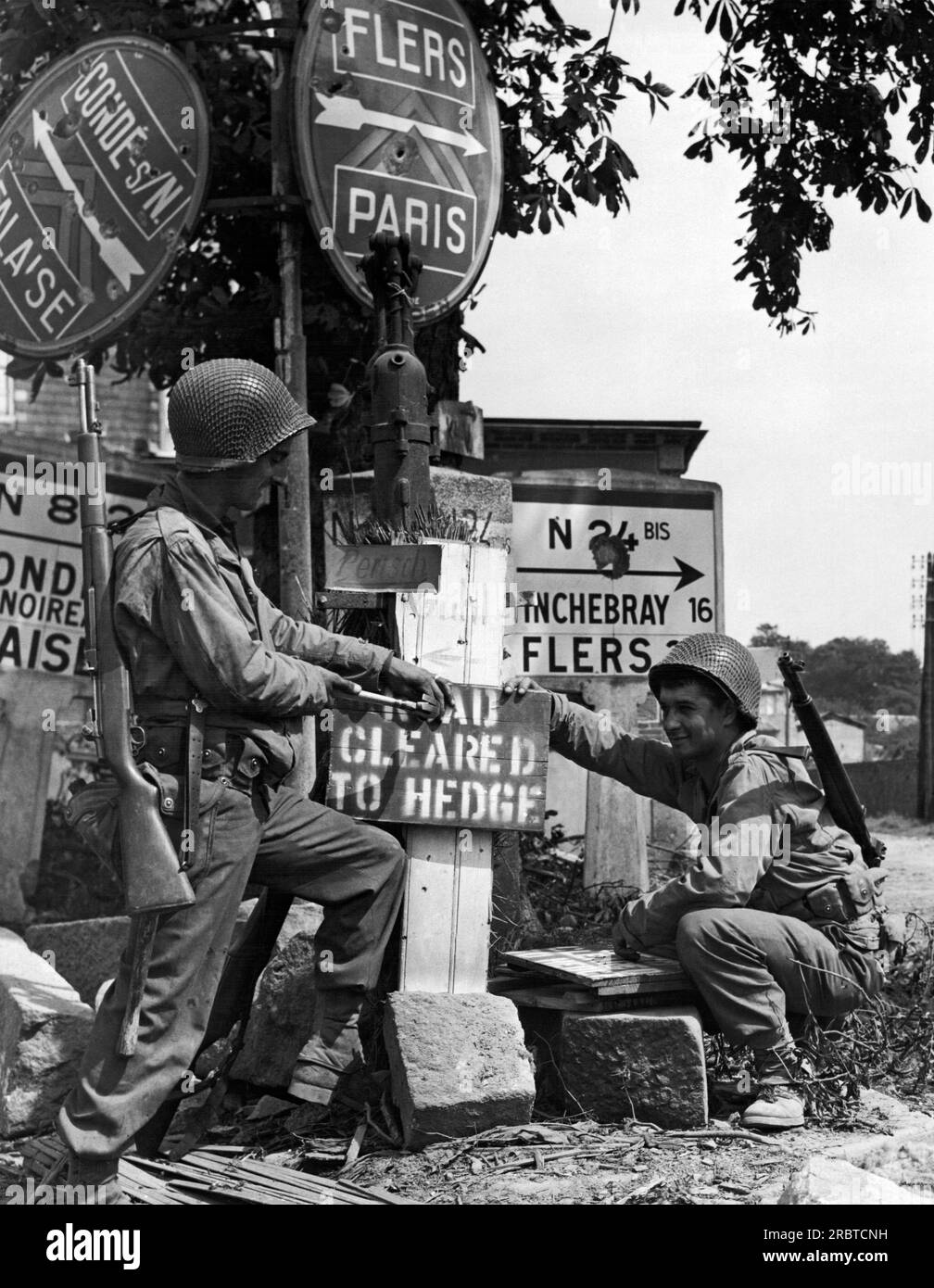 Ww2 mines hi-res stock photography and images - Alamy