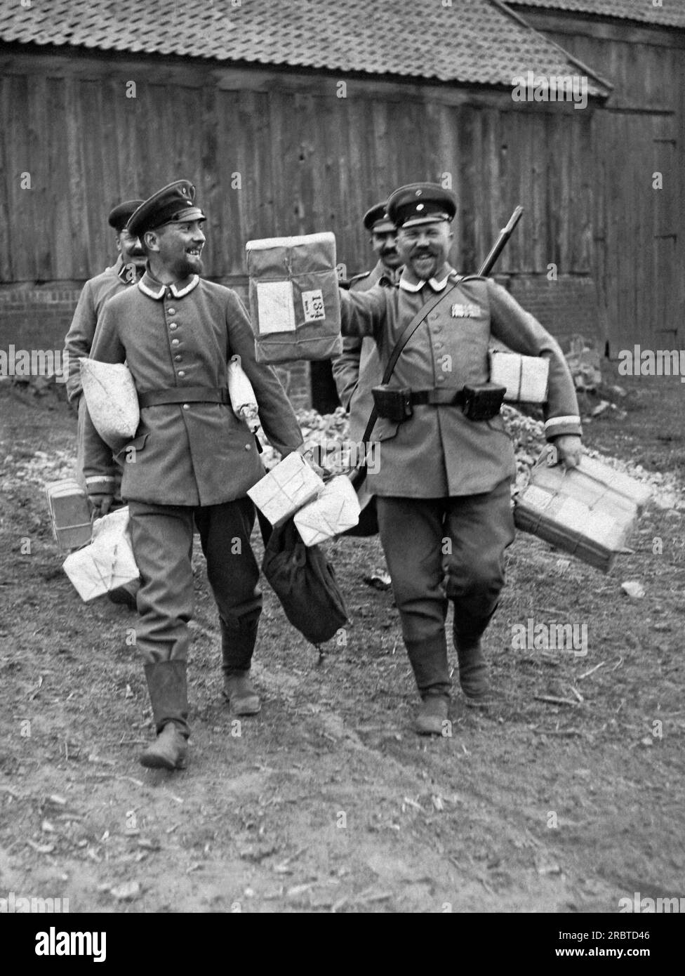 German soldiers smiling hi-res stock photography and images - Alamy