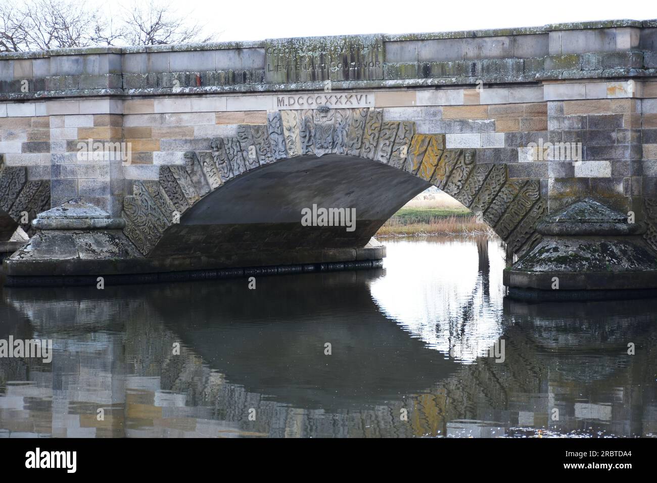 Arch of bridge with mirror reflection on water Stock Photo - Alamy