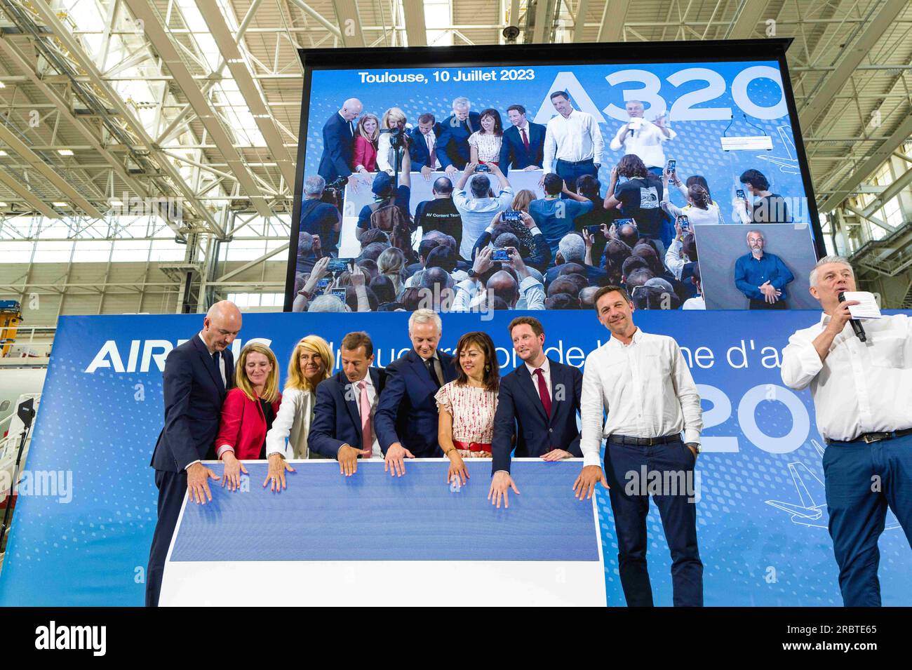 Inauguration on the podium. Inauguration of the new Airbus A320-A321 ...