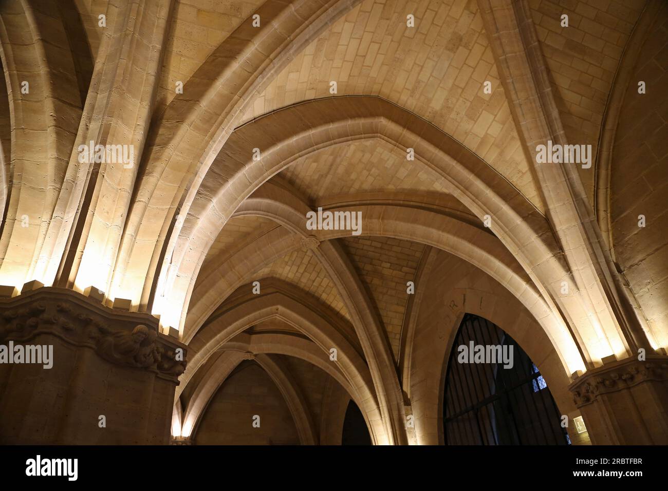 The ceiling in the Guard Room - La Conciergerie interior, Paris, France ...