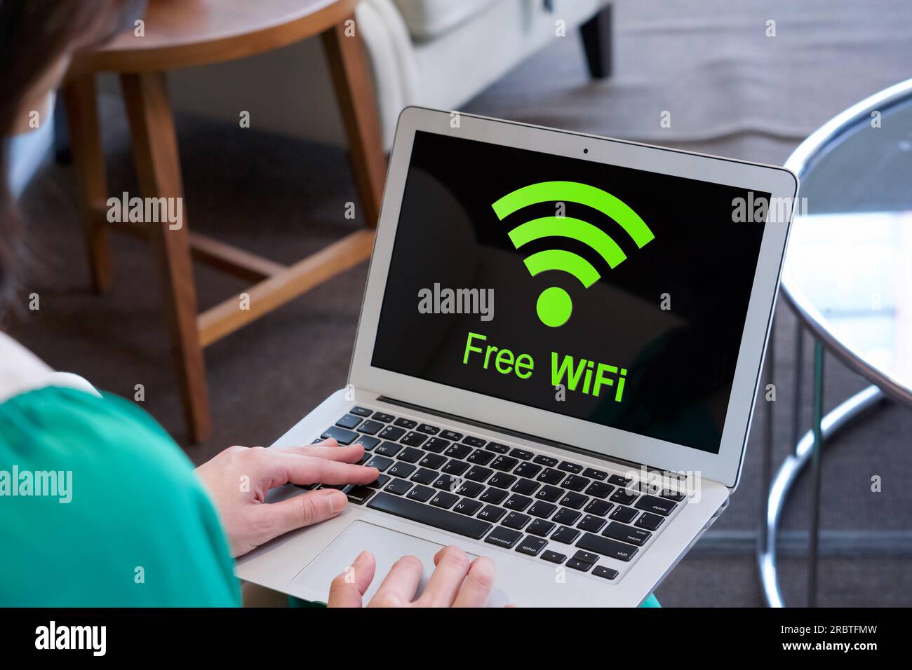 Green screen press hi-res stock photography and images - Alamy