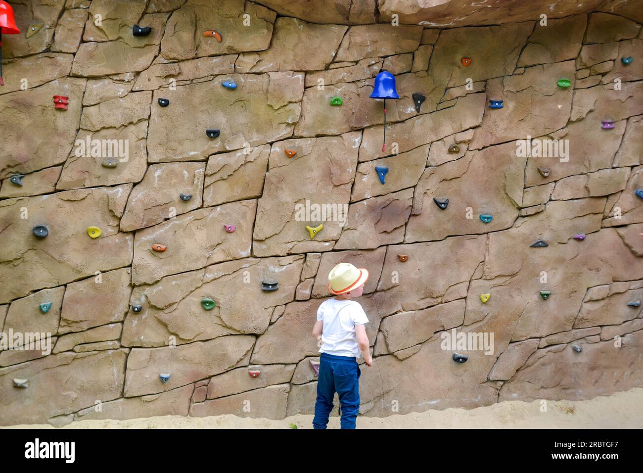 Abseil kids hi-res stock photography and images - Alamy