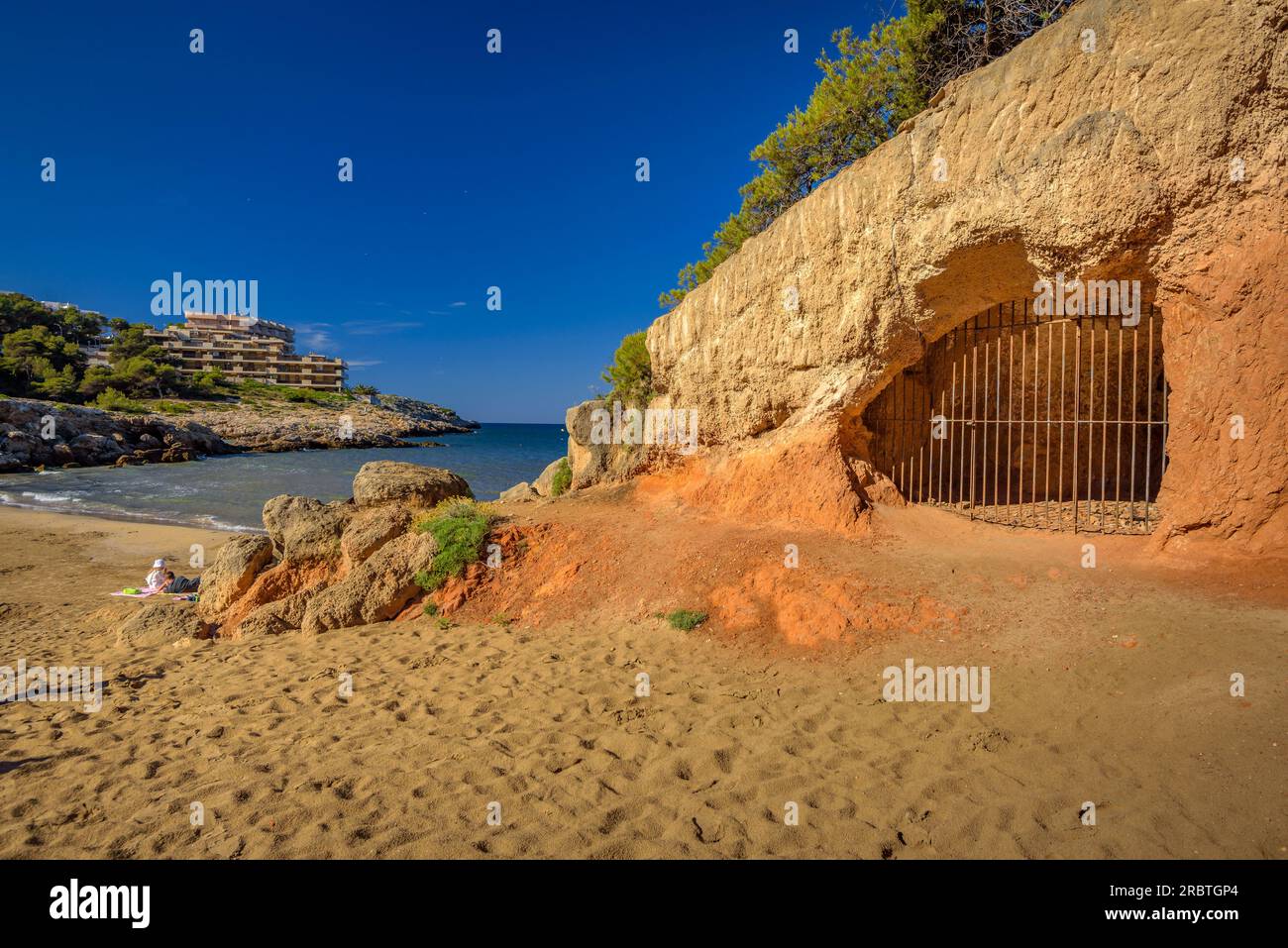 Detail of the cave carved into the rock of the Cala Font beach in Salou ...