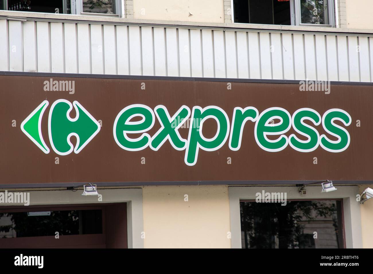 Bordeaux , France - 07 05 2023 : Carrefour express logo sign green on ...