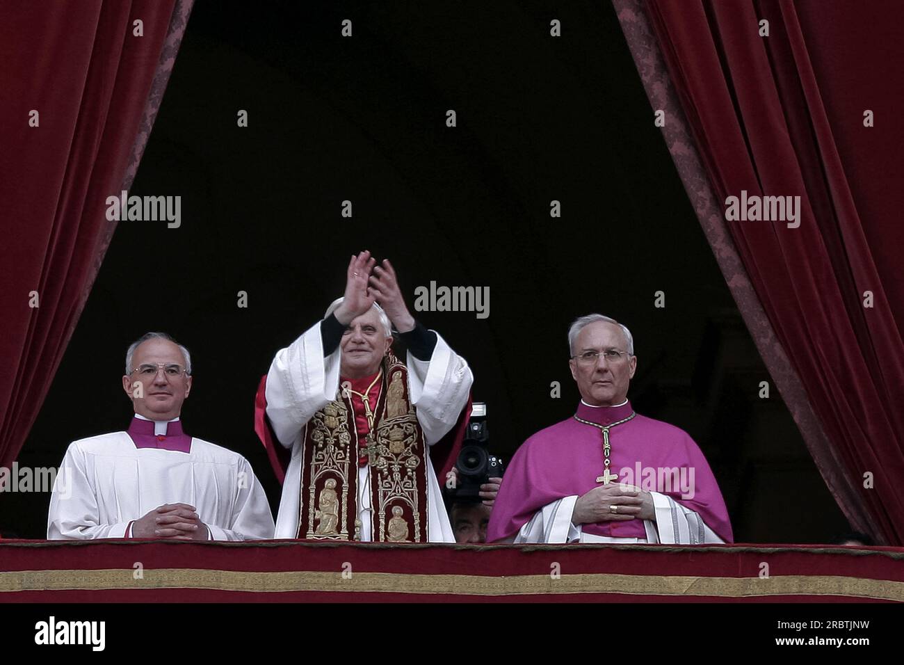 Emerito benedetto xvi hi-res stock photography and images - Alamy