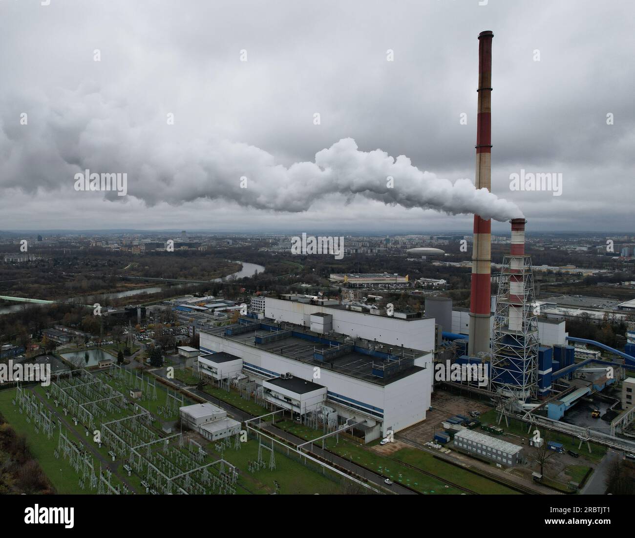 Łęg electrical power and heating plant, Thick smoke poured out of ...