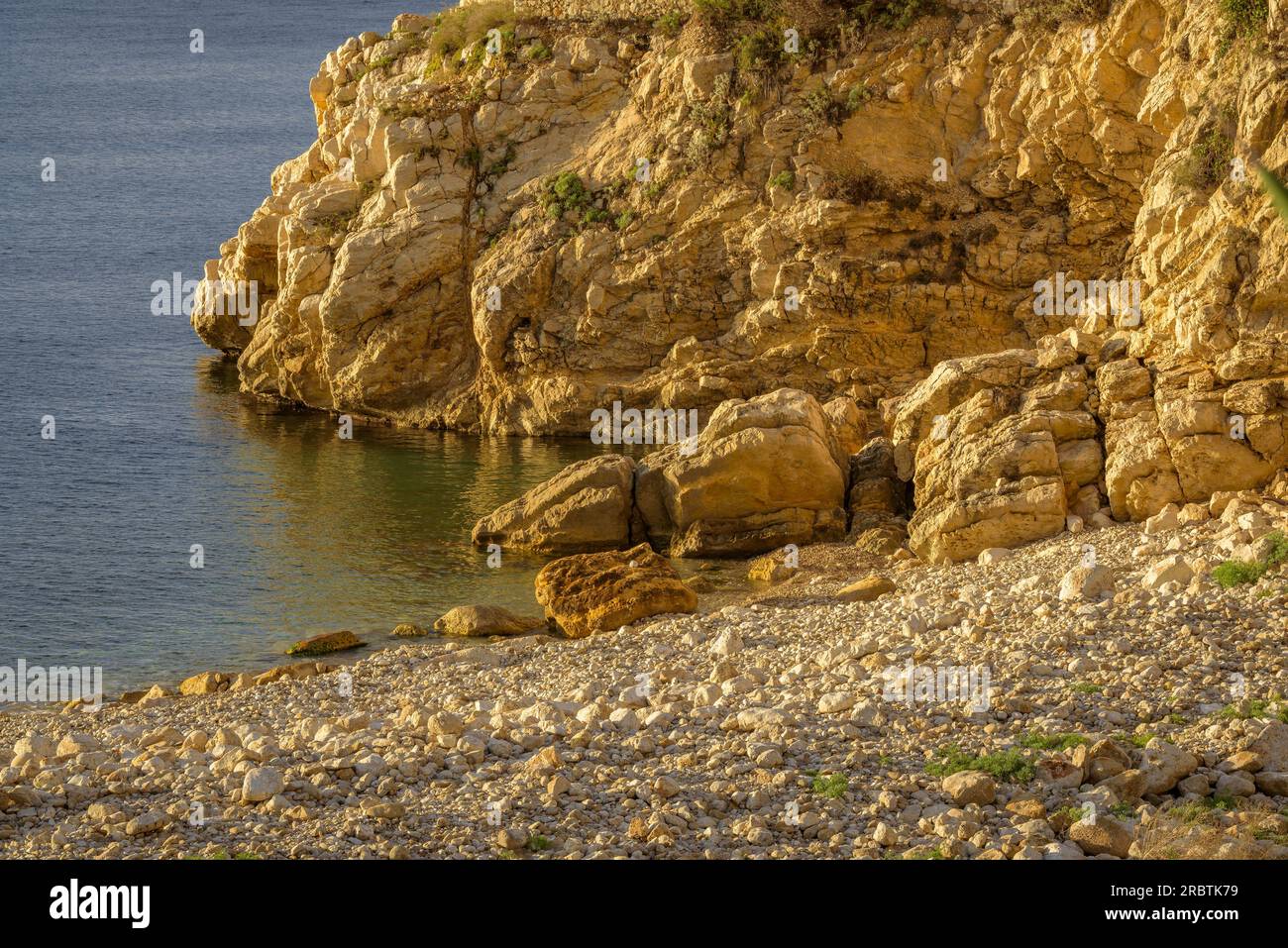 Playa y rocas hi-res stock photography and images - Alamy