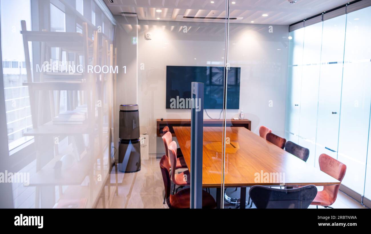 Business meeting room with glass door hi-res stock photography and ...