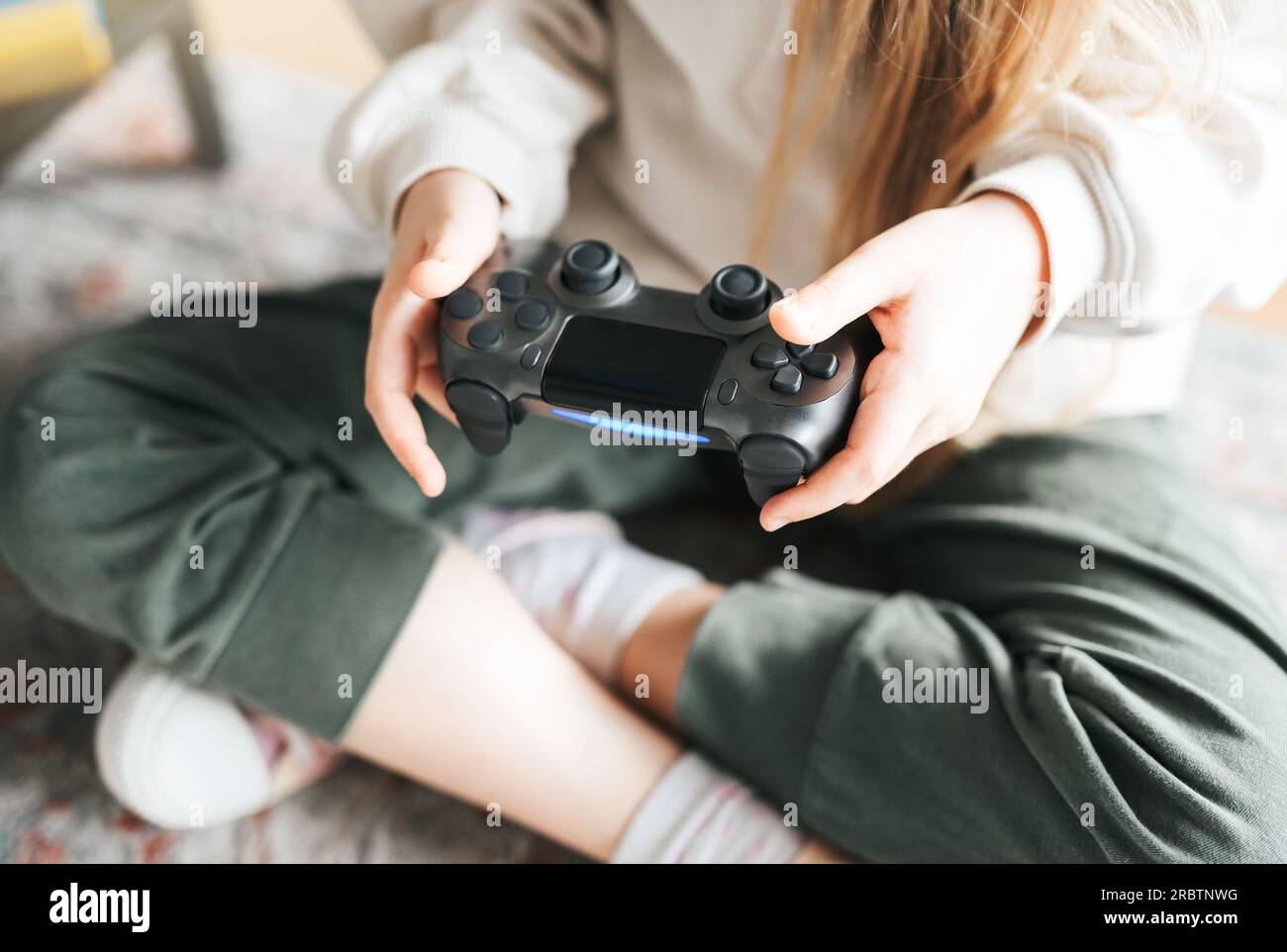 Hand holding video game controller hi-res stock photography and images ... Hand holding video game controller hi-res stock photography and images ...