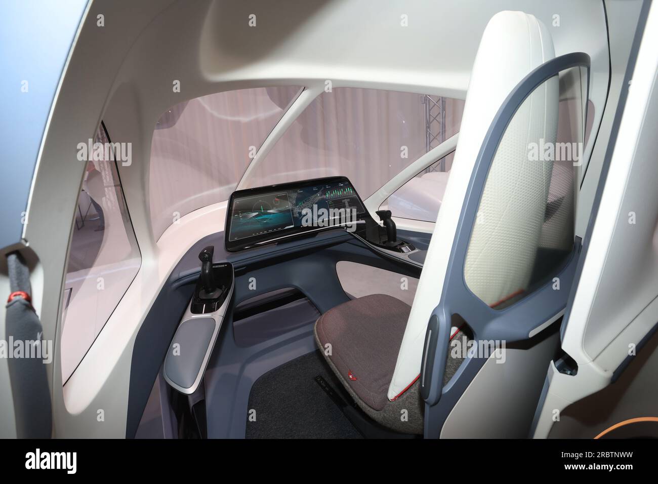 10 July 2023, Bavaria, Weßling: View into the cockpit of a preliminary ...