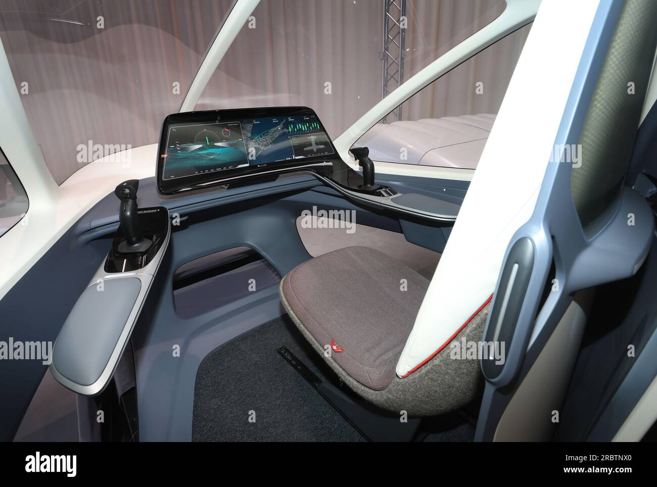 10 July 2023, Bavaria, Weßling: View into the cockpit of a preliminary ...