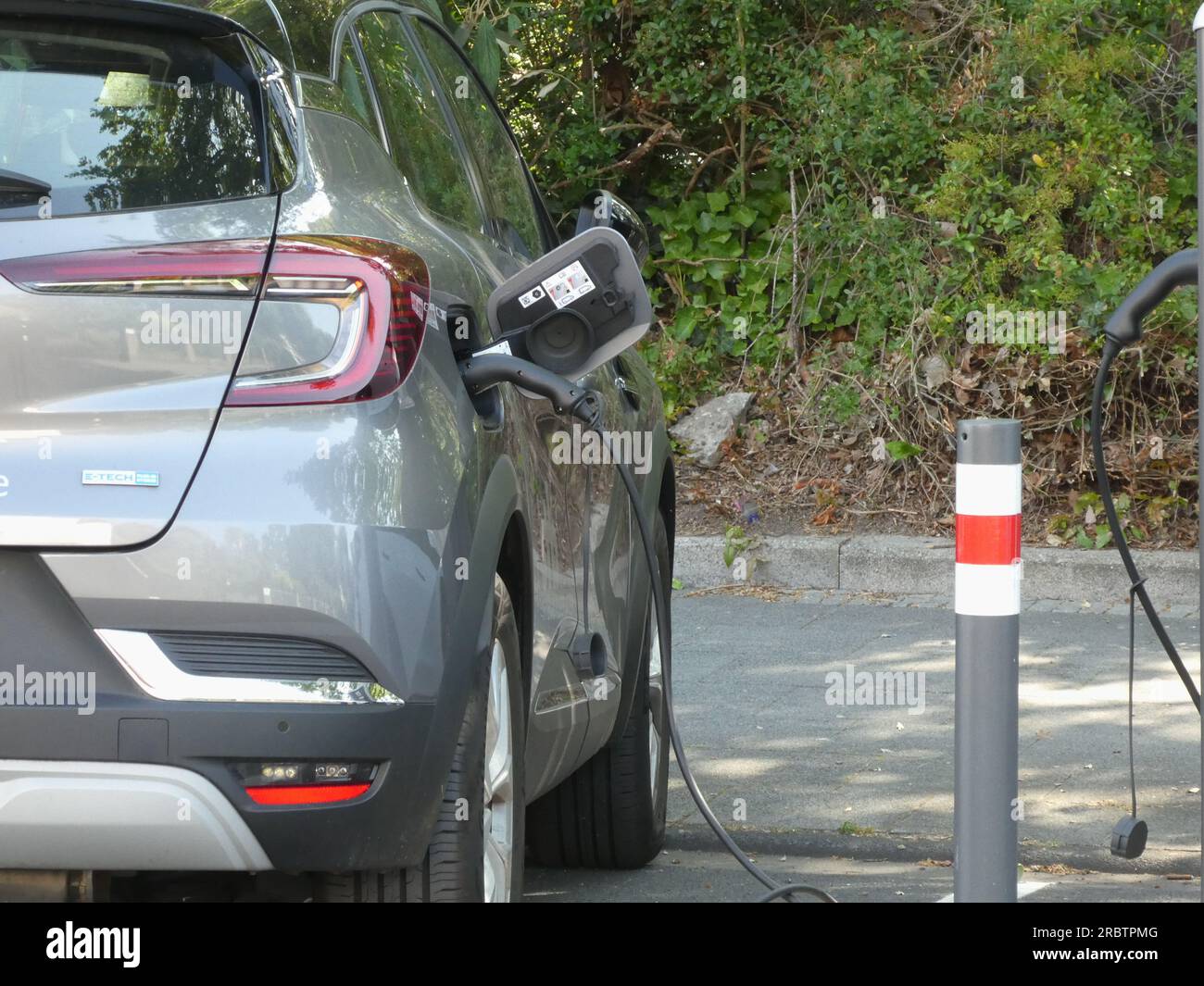 Cologne, Germany. 08th July, 2023. An electric car is charged at a ...