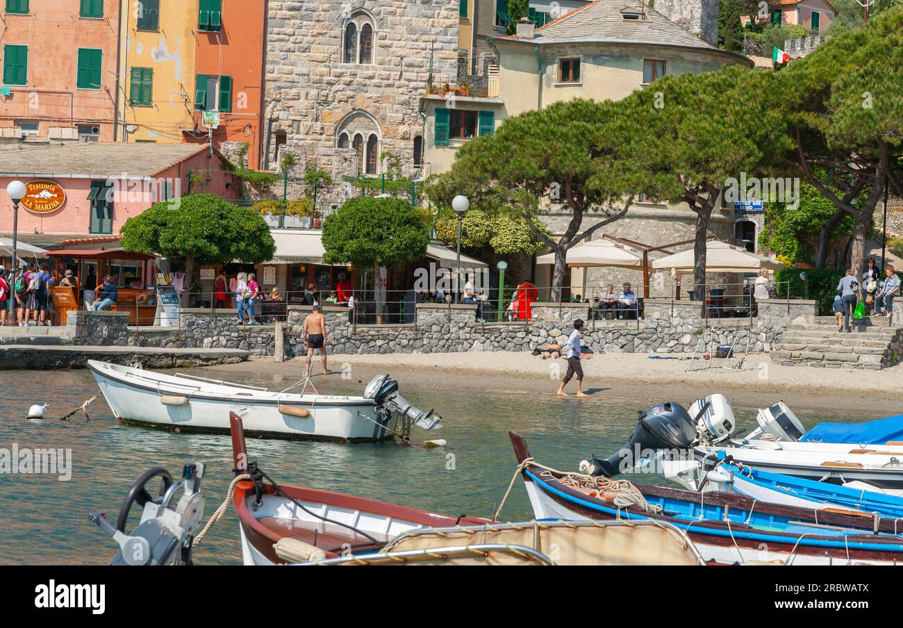 Medieval fishing village hi-res stock photography and images - Alamy