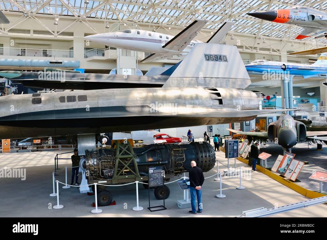 The world's fastest aircraft Lockheed M-21 Blackbird with it's D-21 ...