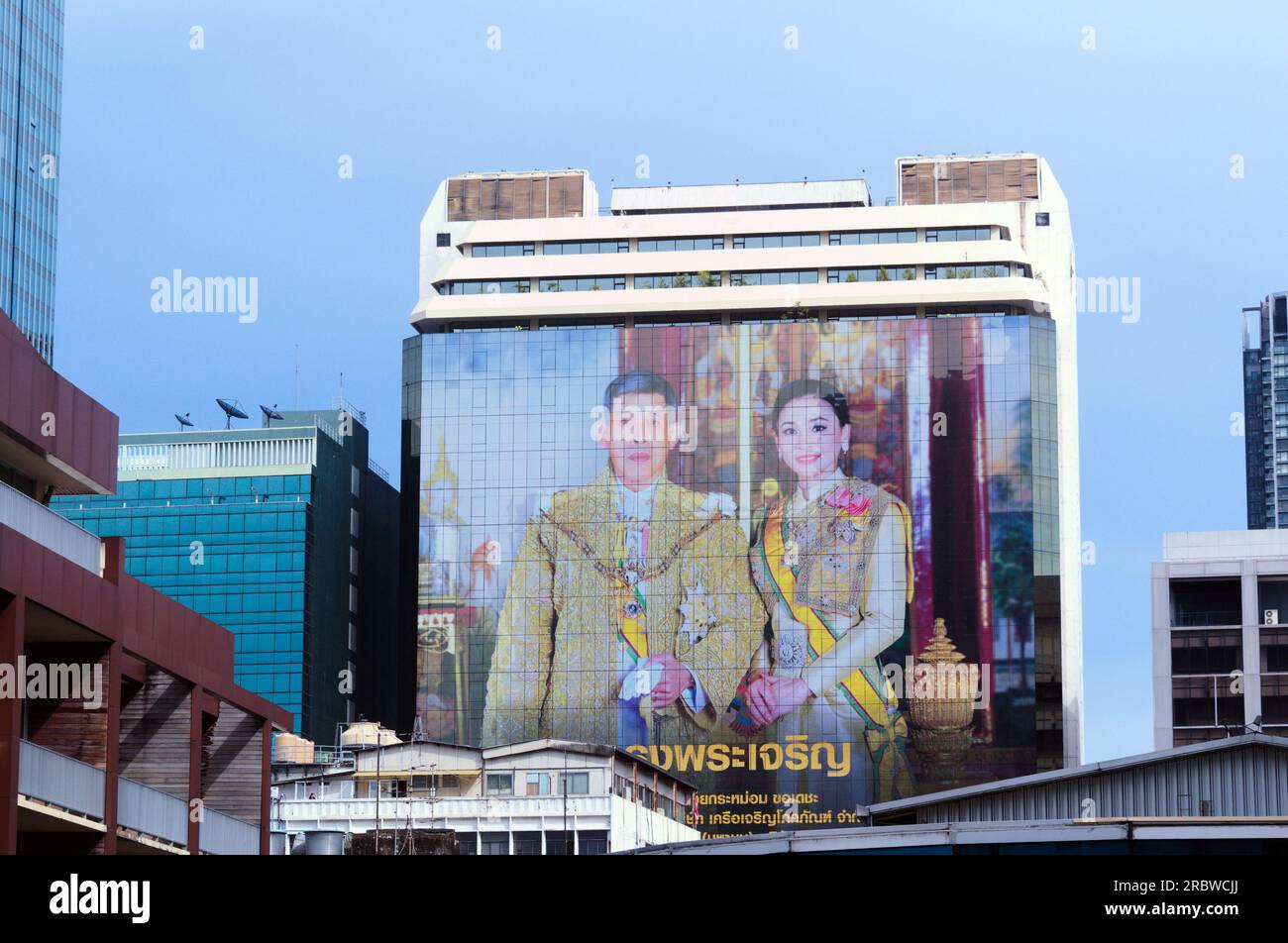 Giant portrait of King Vajiralongkorn and Queen Suthida of Thailand on ...