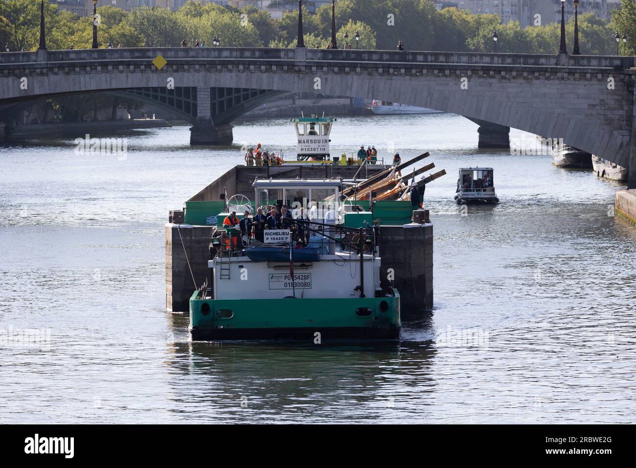 A barge cruises along the River Seine carrying the first truss - 15 ...