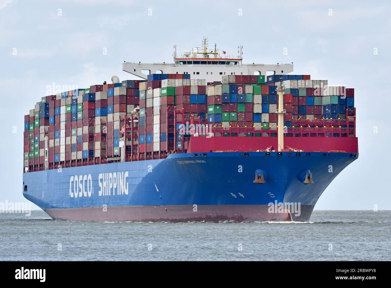 Ultra large containership COSCO SHIPPING VIRGO passing Cuxhaven Stock ...