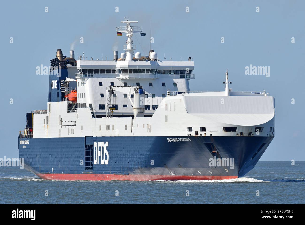Freightferry BRITANNIA SEAWAYS arrives at Cuxhaven from Immingham Stock ...