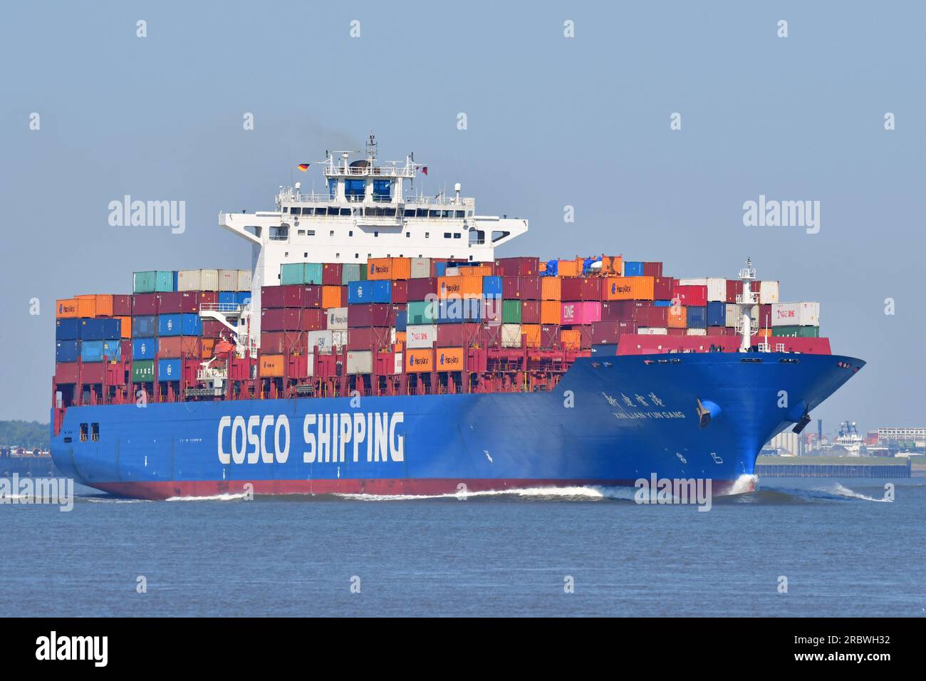 Containership XIN LIAN YUN GANG Stock Photo - Alamy