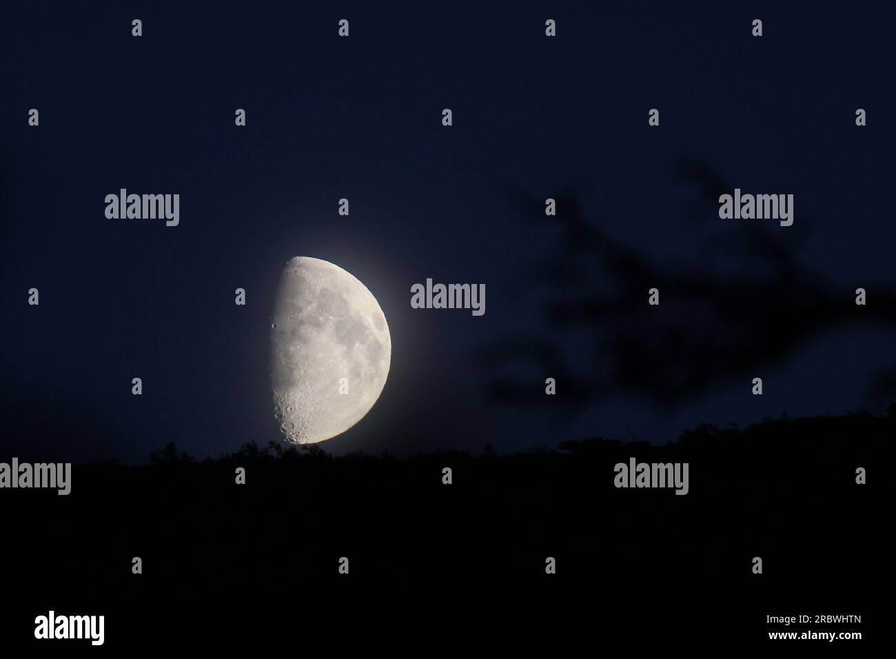 Partial blue skies hi-res stock photography and images - Alamy