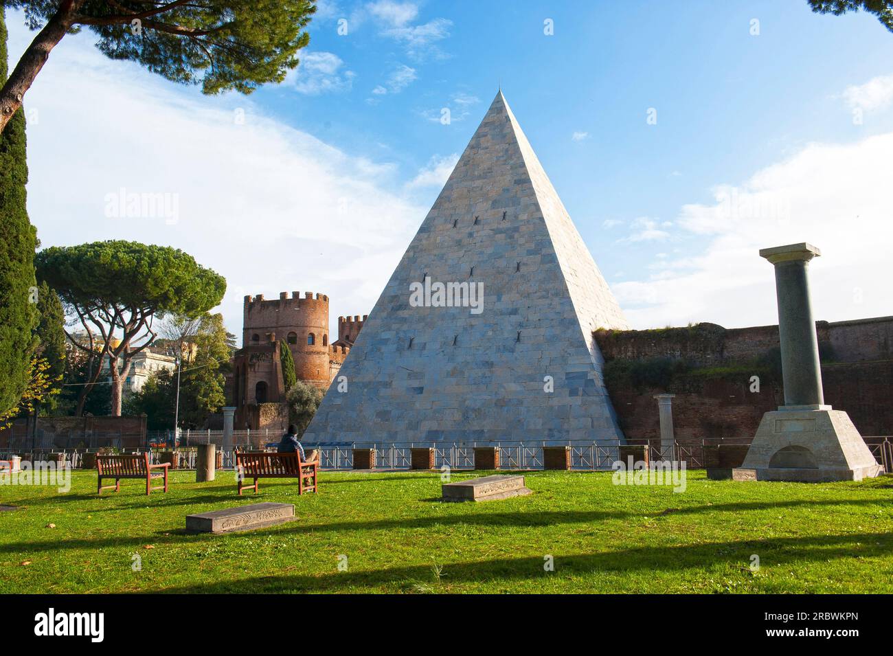 Pyramid of Cestius, Piramide Cestia, Cimitero Acattolico, Non-Catholic ...