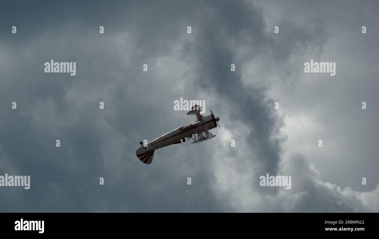 Two bay biplane hi-res stock photography and images - Alamy