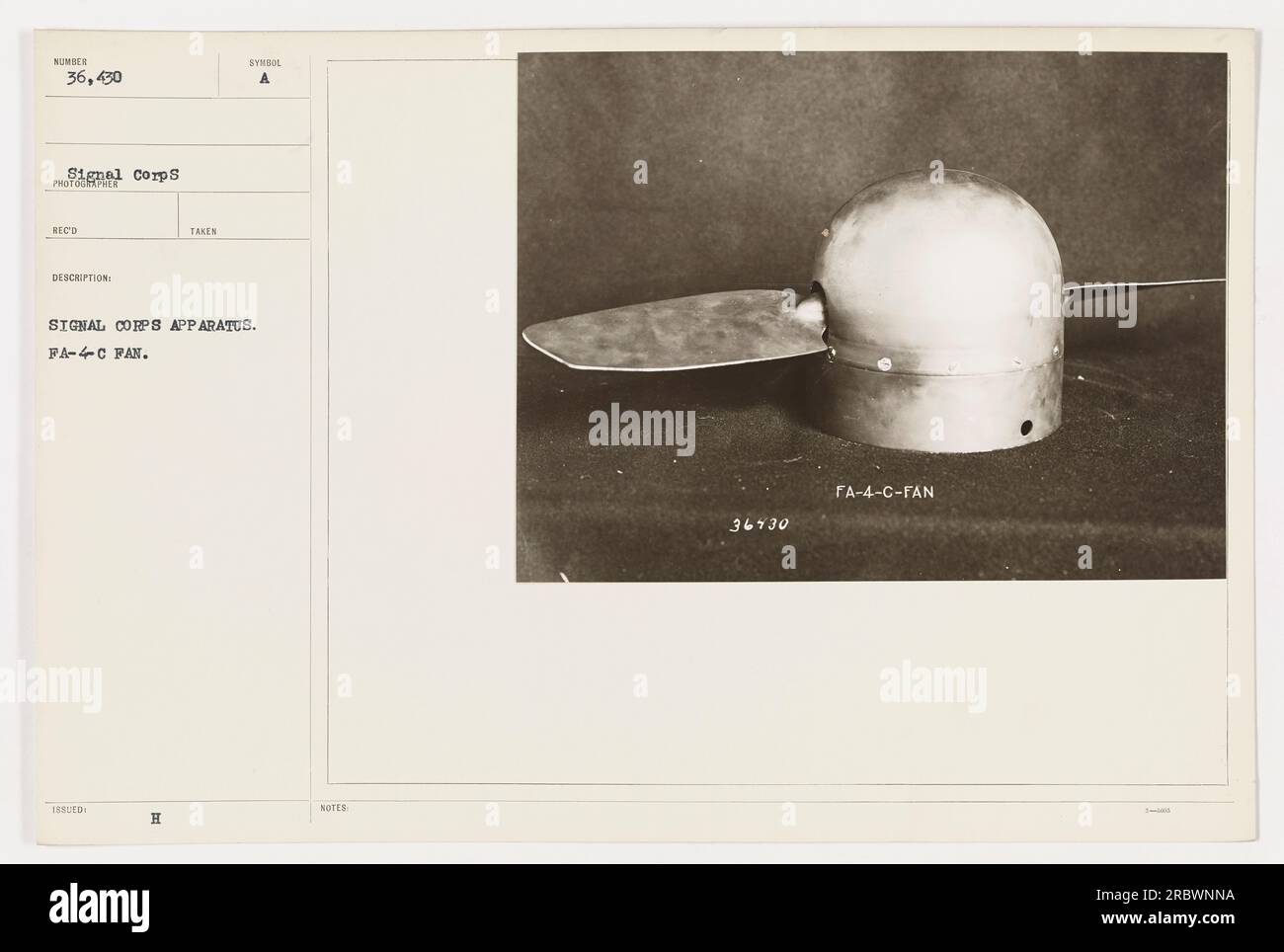 Soldiers during World War One operating a Signal Corps apparatus ...