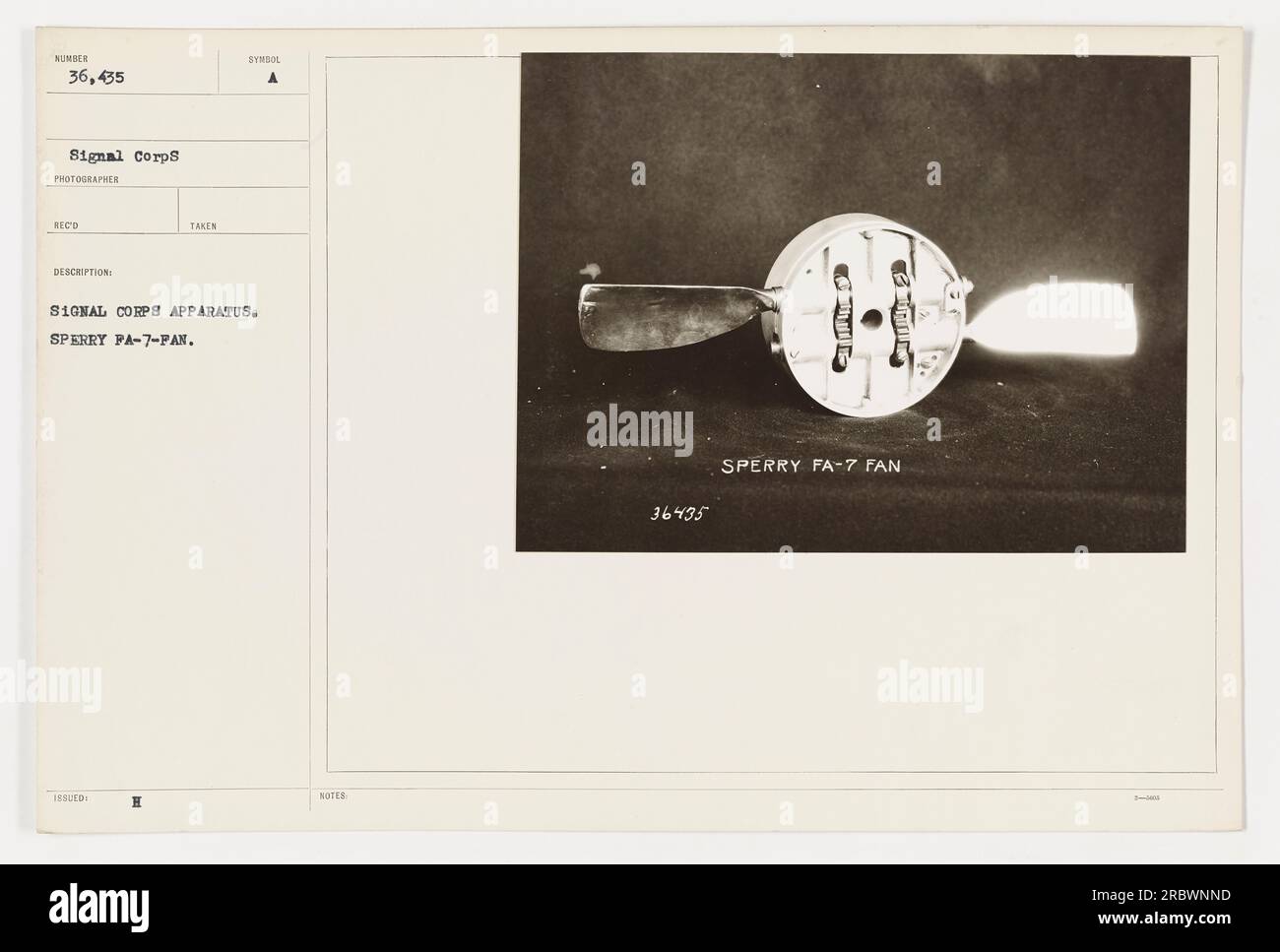 American soldiers using Signal Corps apparatus during World War One ...