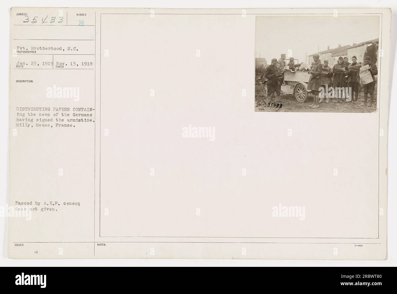 Newspaper distribution in ww1 hi-res stock photography and images - Alamy