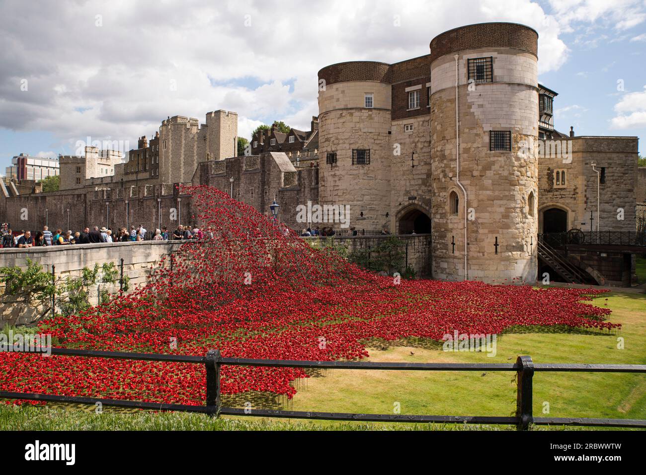 TOWER OF LONDON REMEMBERS WWI CENTENARY COMMEMORATIONS AT THE TOWER OF ...