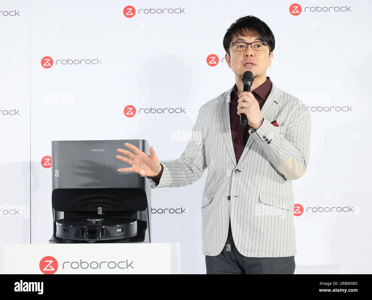 Familiar features hi-res stock photography and images - Alamy