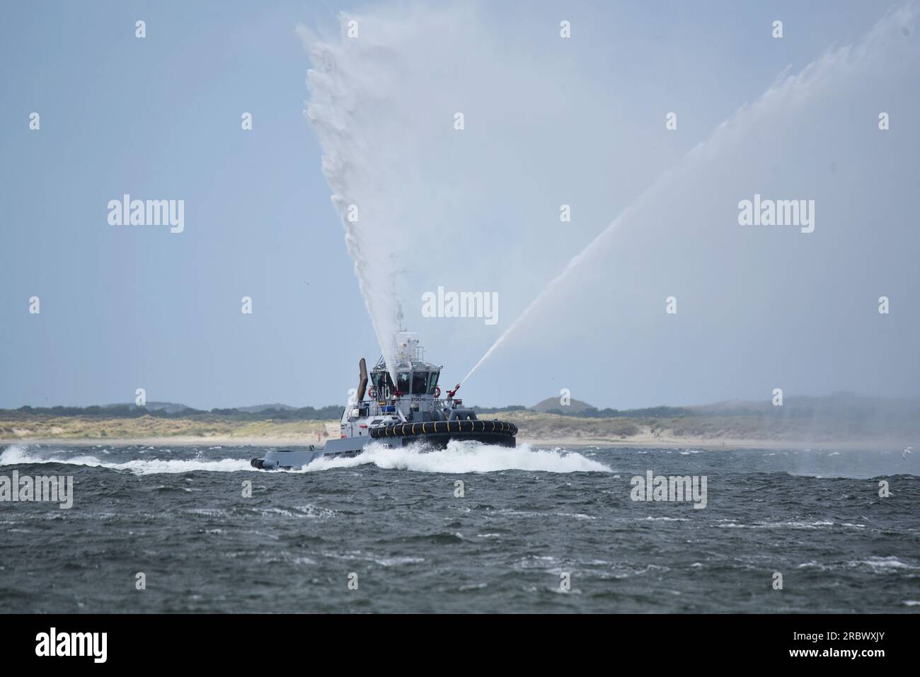 Fire fighting ship water spray hi-res stock photography and images - Alamy