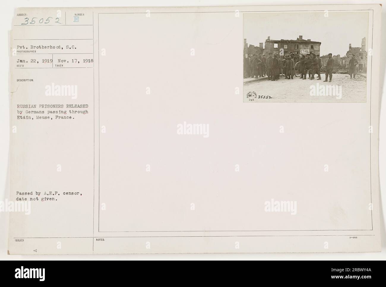 American soldiers escorting prisoners hi-res stock photography and ...