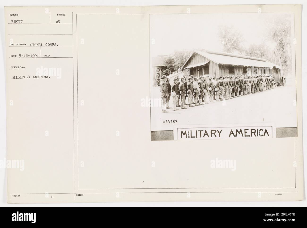 Soldiers of the American military engage in combat during World War 1 ...