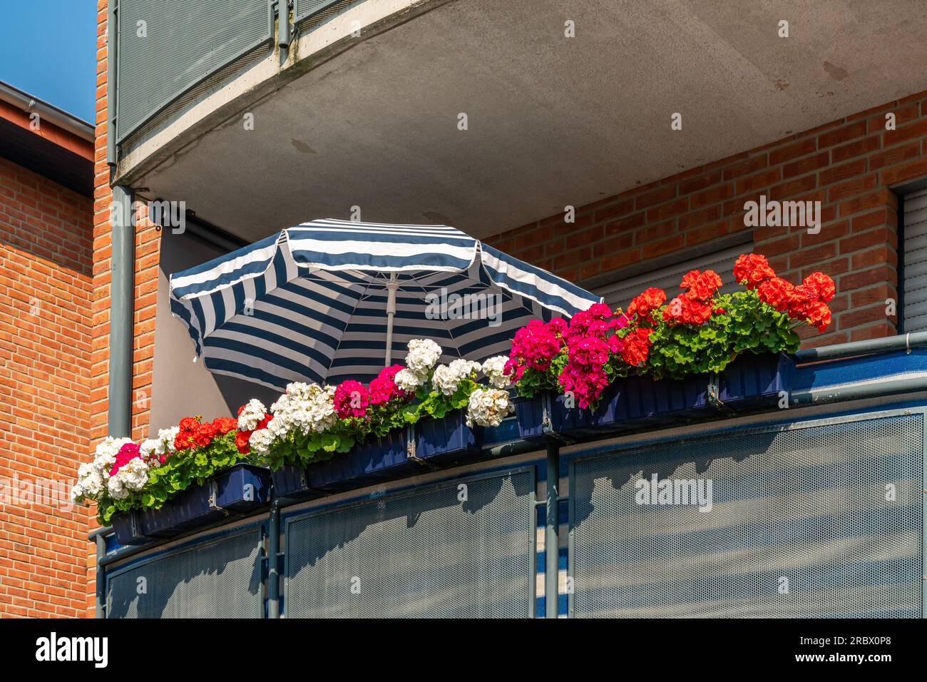 Solar umbrella house hi-res stock photography and images - Alamy