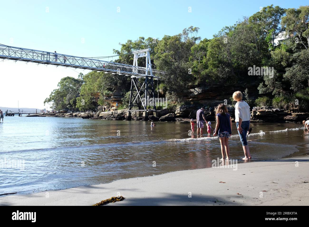 Sydney harbour bridge connecting hi-res stock photography and images ...