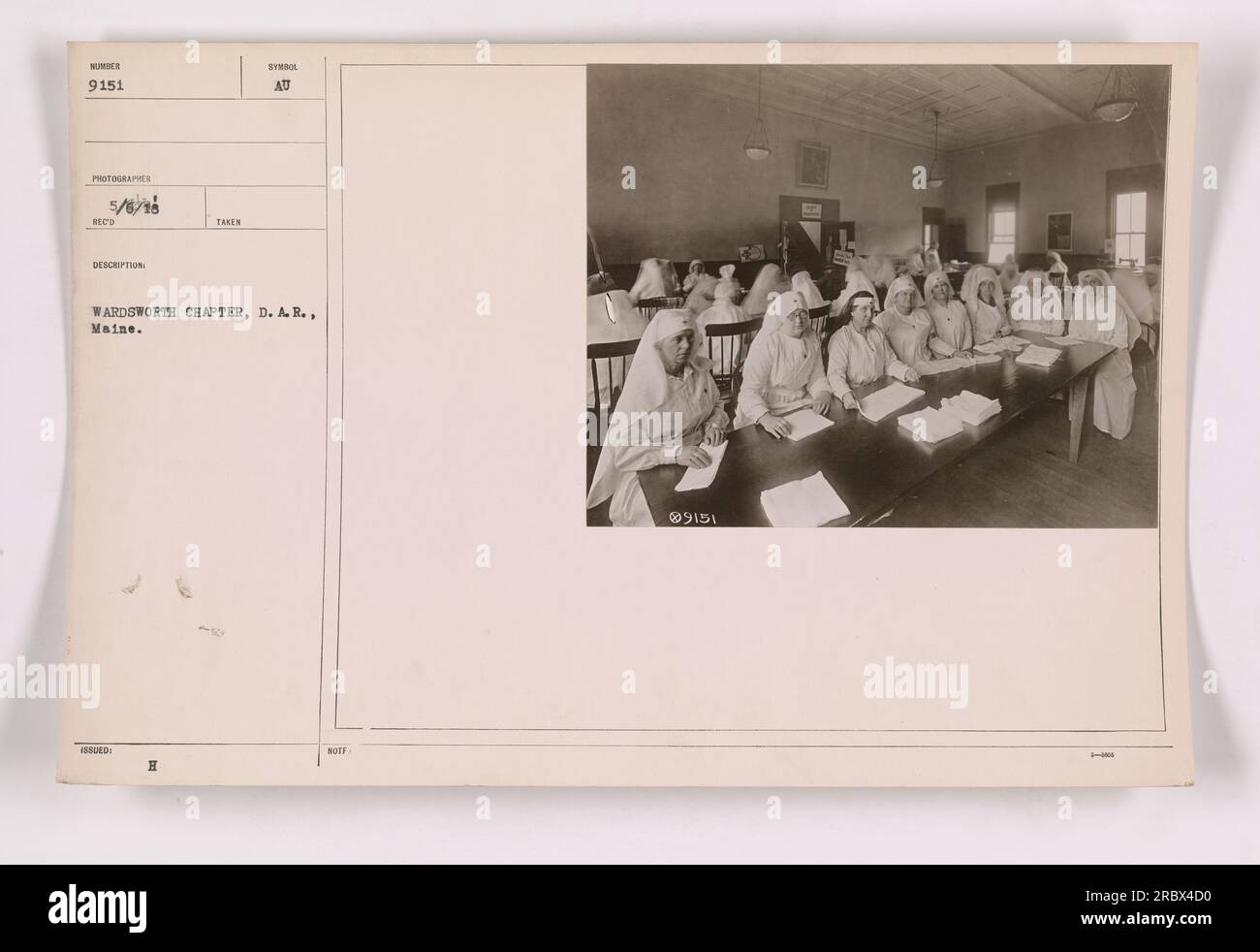 Army soldiers gather group photo hi-res stock photography and images ...