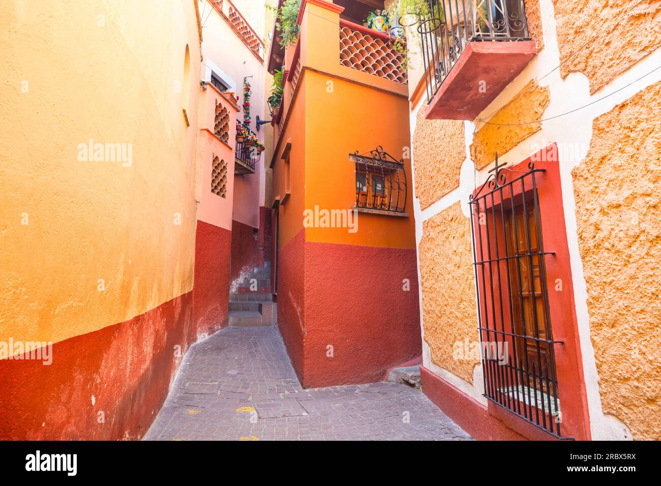 Colonial historical city Guanajuato, famous Alley of the Kiss (Callejon ...