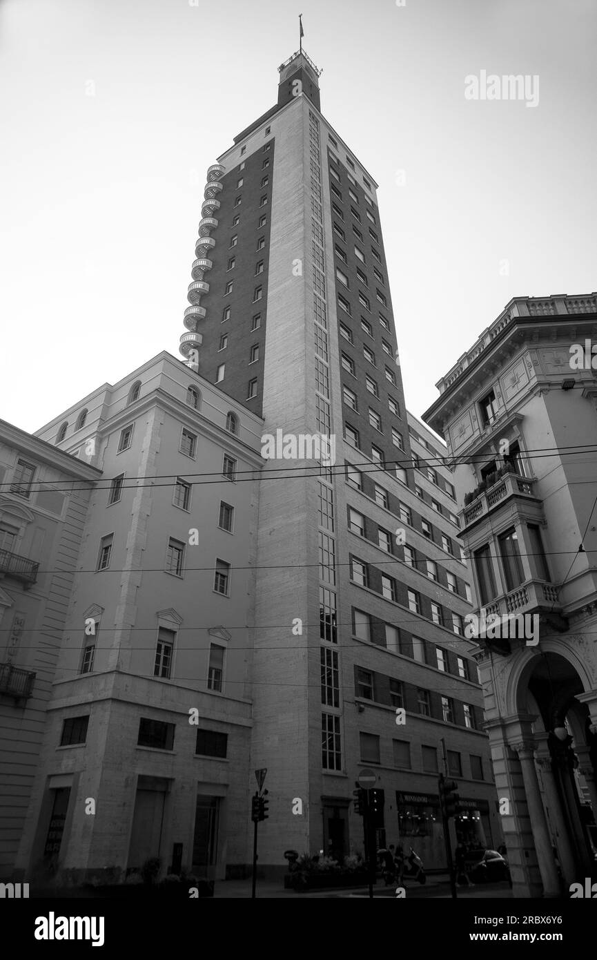 Grattacielo reale mutua Black and White Stock Photos & Images - Alamy