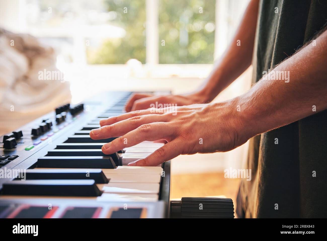Piano man hi-res stock photography and images - Alamy