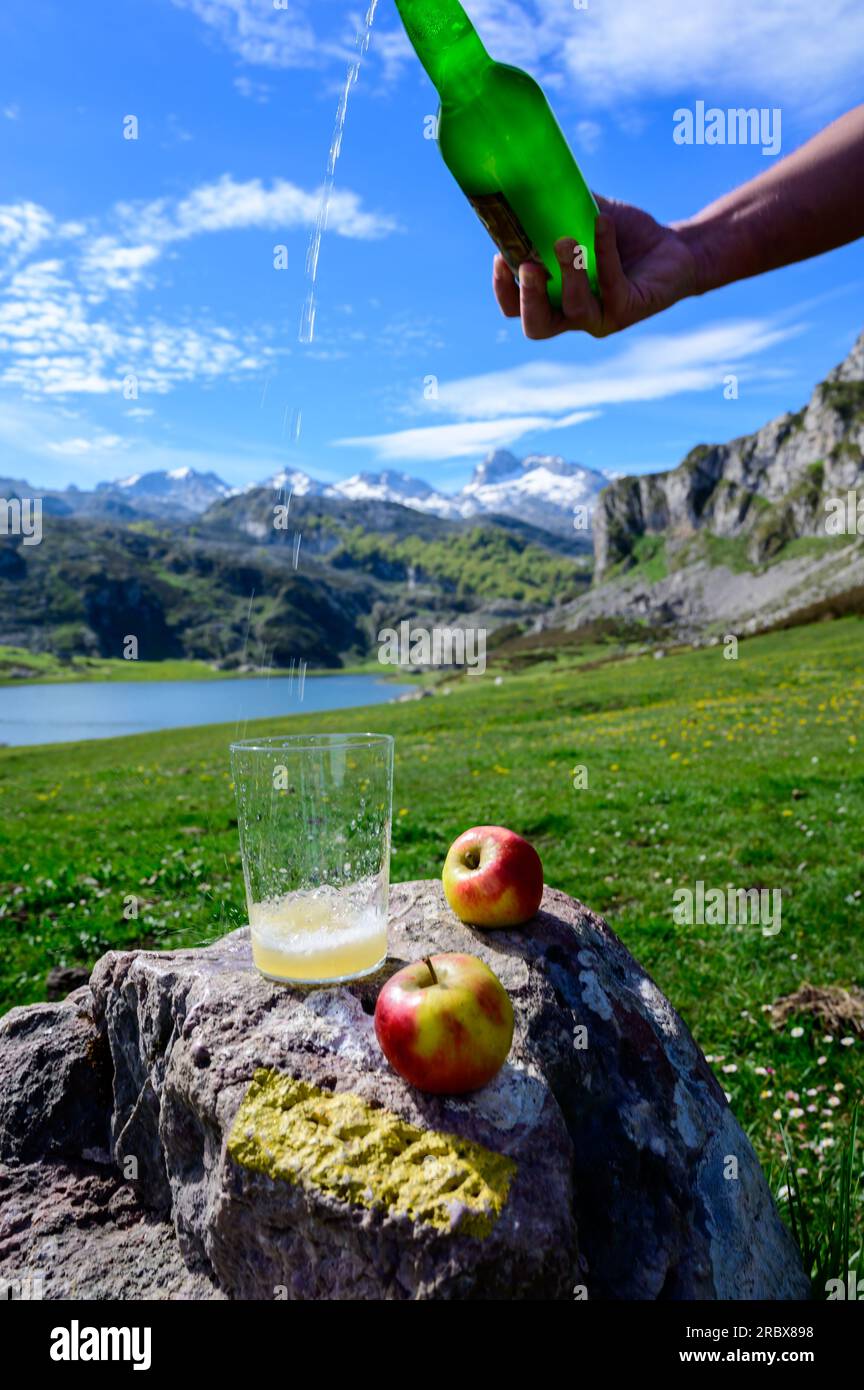 Cider pouring from height hi-res stock photography and images - Alamy